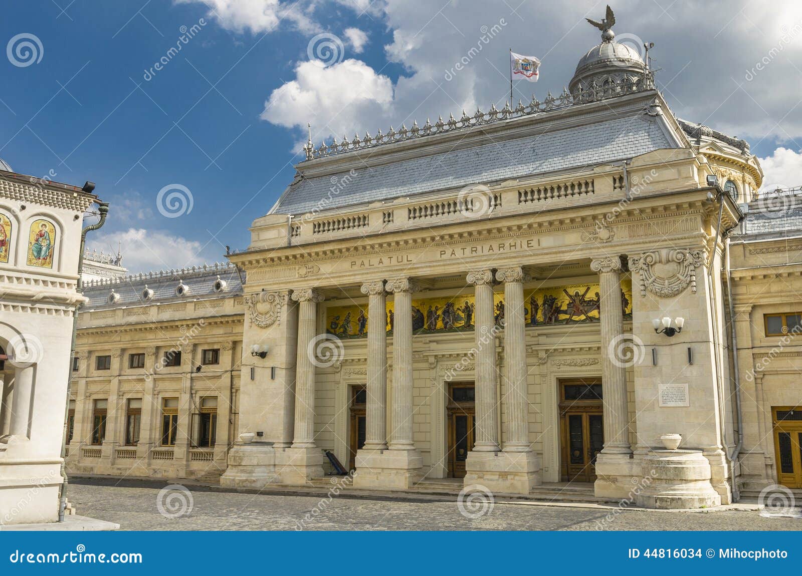 Paleis Van Het Patriarchaat in Boekarest Redactionele Stock Afbeelding ...