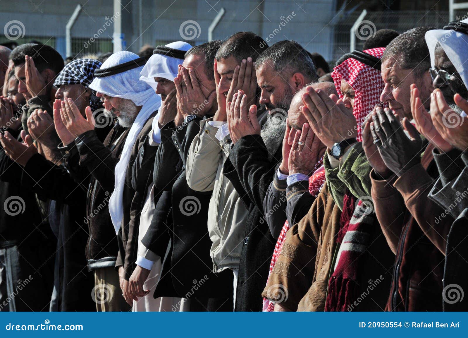 Palestinian People Praying Editorial Stock Image - Image: 20950554