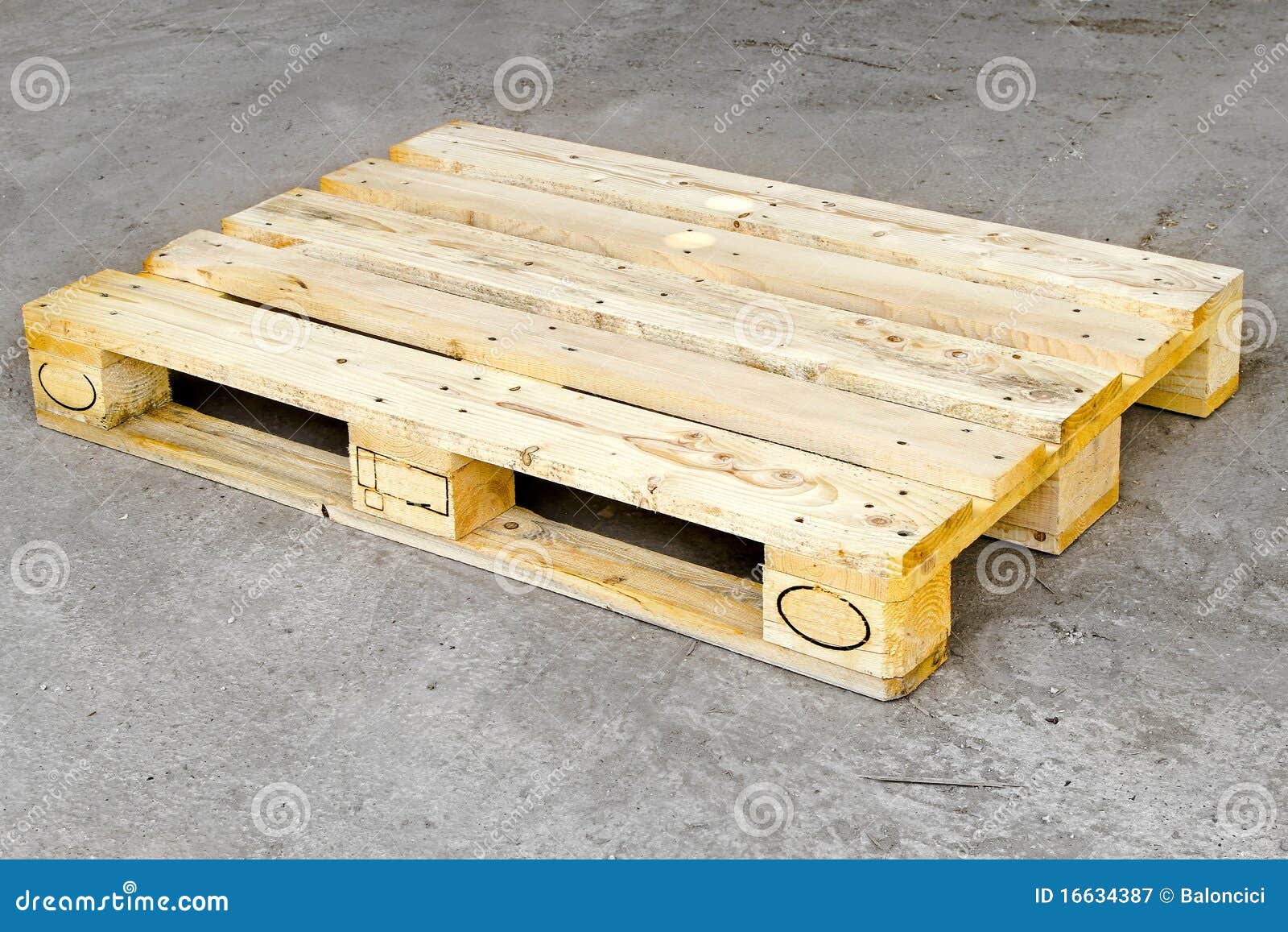 Paleta imagen de archivo. Imagen de madera, plataforma - 16634387