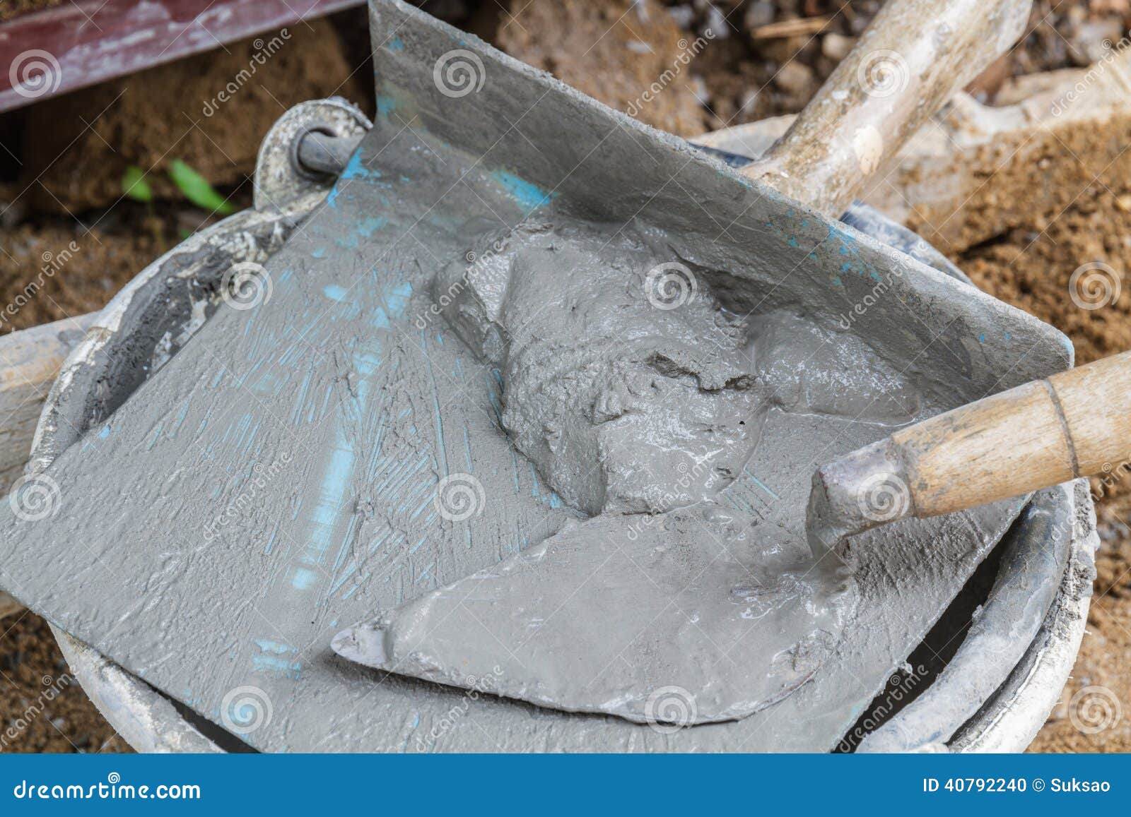 Paleta y cemento foto de archivo. Imagen de constructor - 40792240