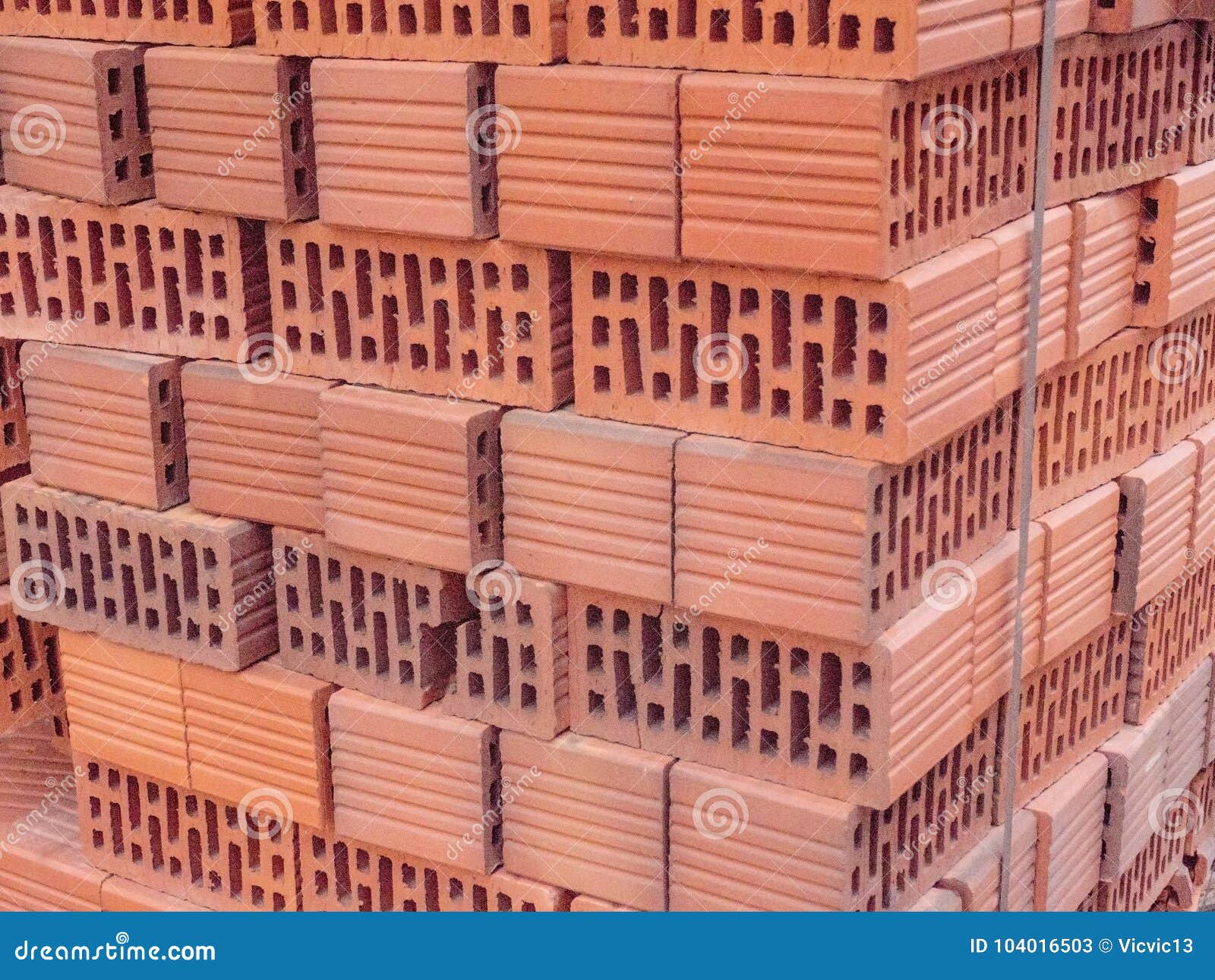 Palette de brique rouge image stock. Image du construction - 104016503