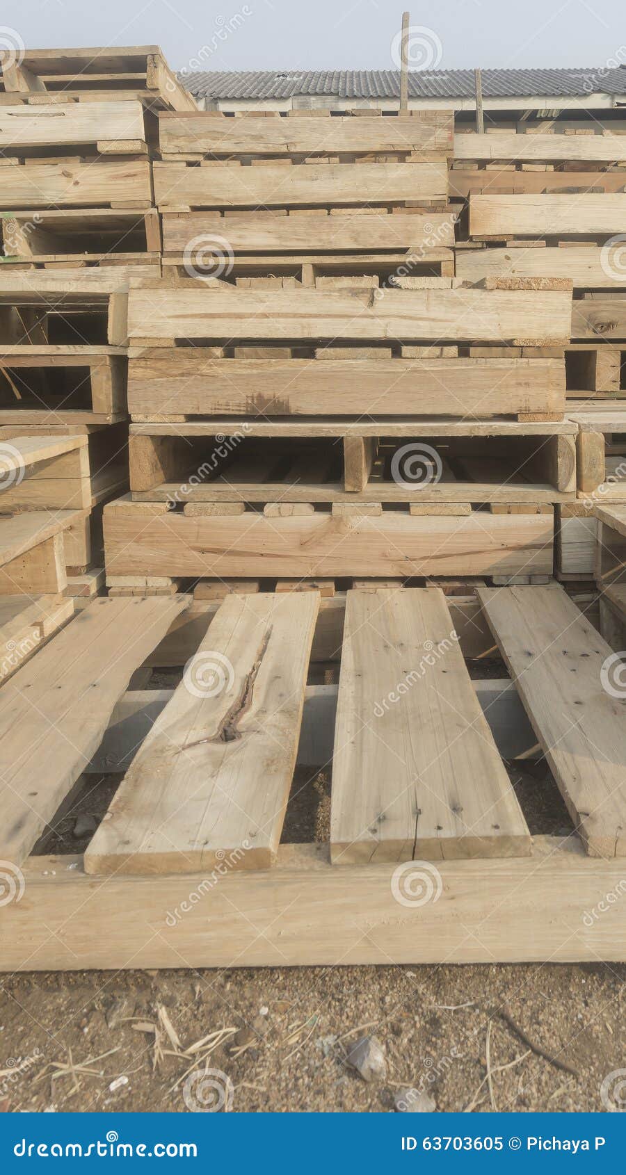 Palette en bois image stock. Image du industrie, palettes - 63703605