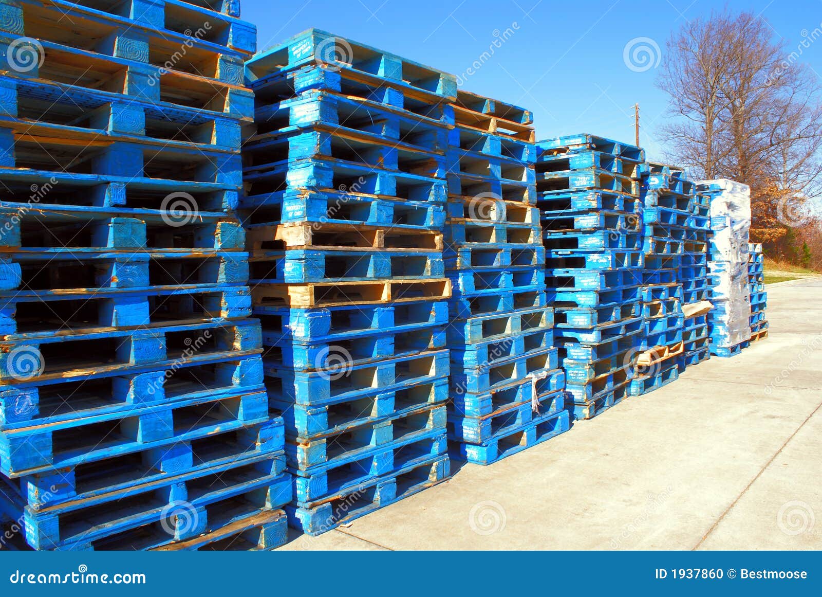 Palettes bleues photo stock. Image du palette, livrez - 1937860