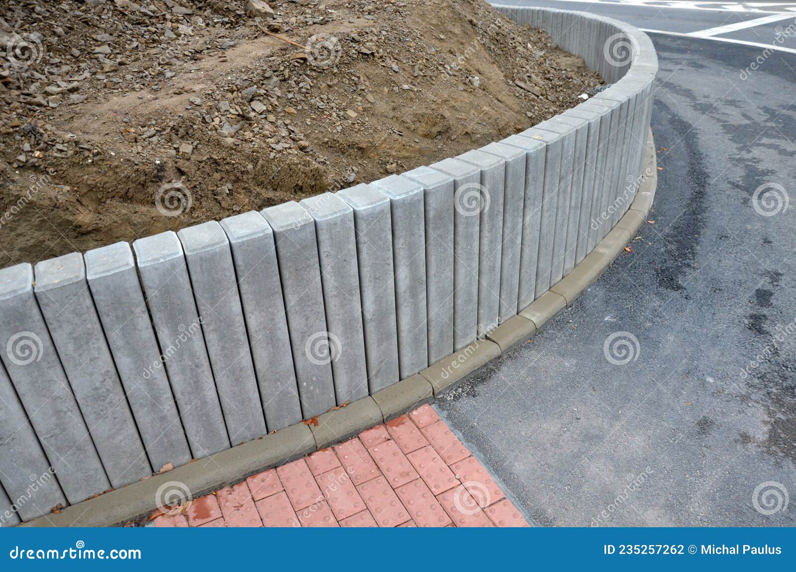 Palisades Made of Square-profile Concrete with Sloping Staircase Arches ...