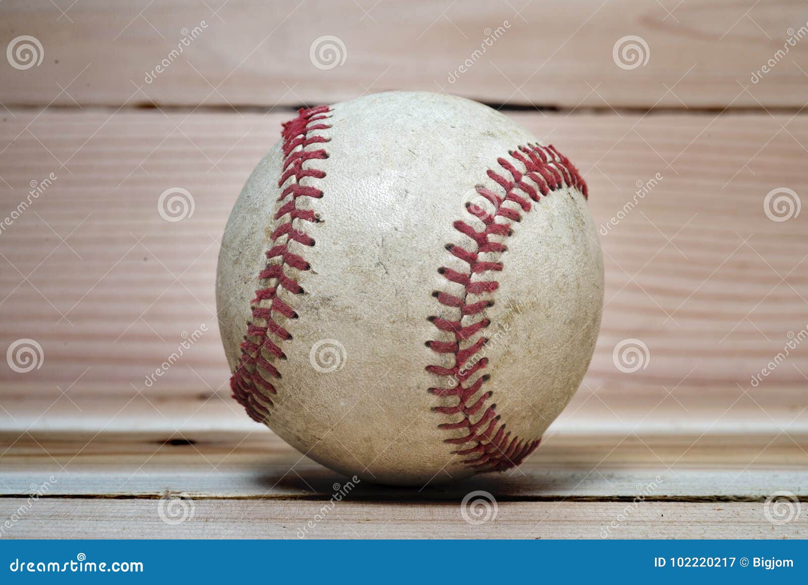Palla Di Baseball Su Fondo Di Legno Immagine Stock - Immagine di ...
