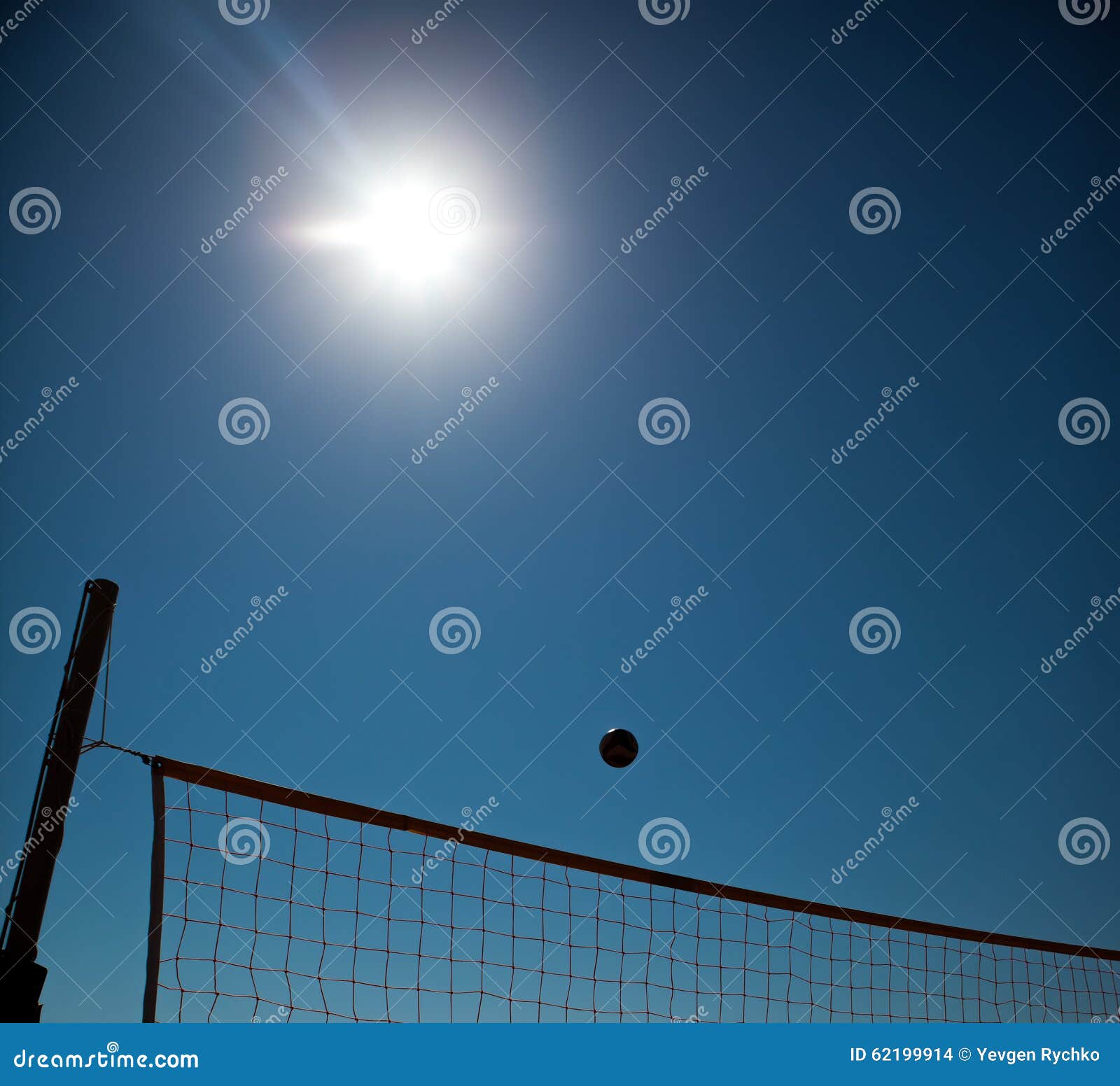 Palla Di Pallavolo Sopra Rete Fotografia Stock - Immagine di blocco ...