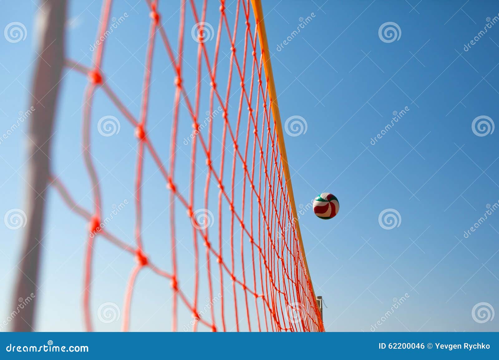 Palla Di Pallavolo Sopra Rete Fotografia Stock - Immagine di rete ...