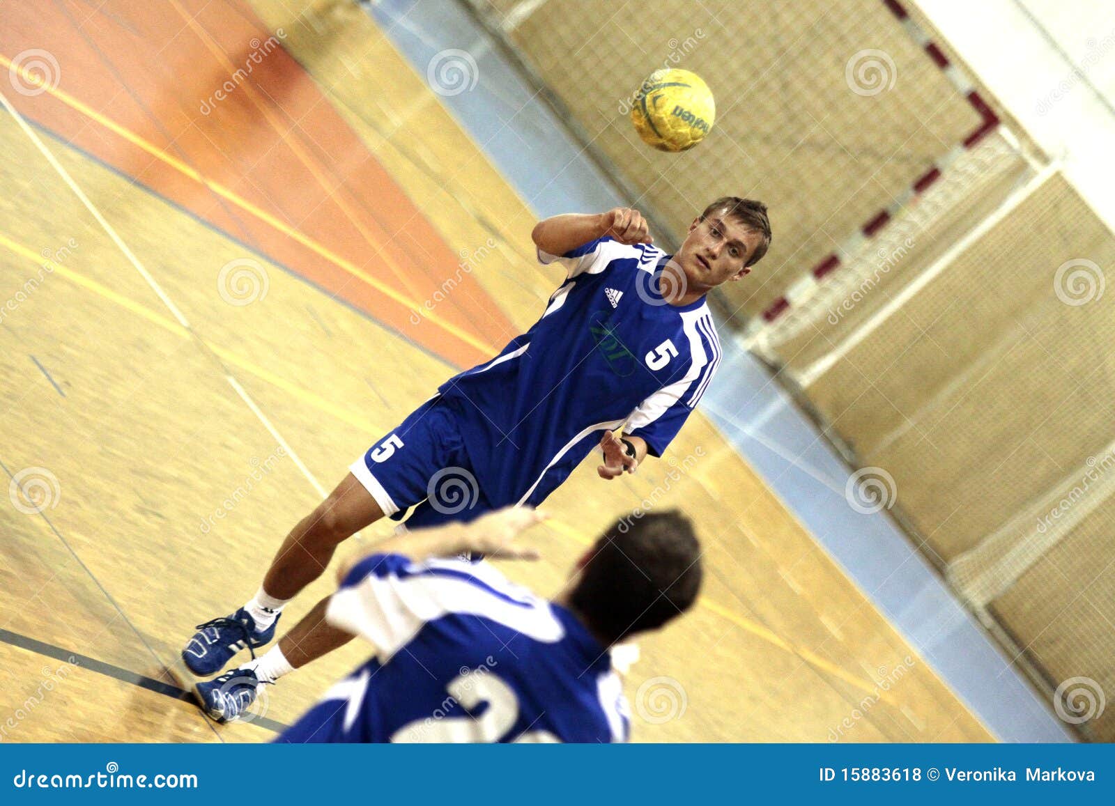 Palla a muro fotografia stock editoriale. Immagine di professionisti ...