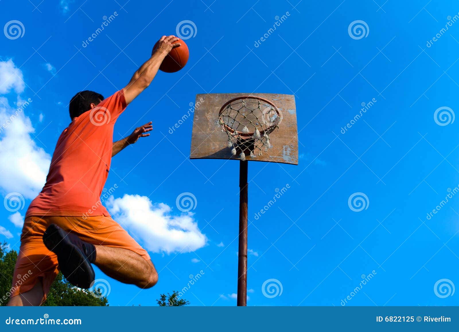 Pallacanestro immagine stock. Immagine di concorrenza - 6822125