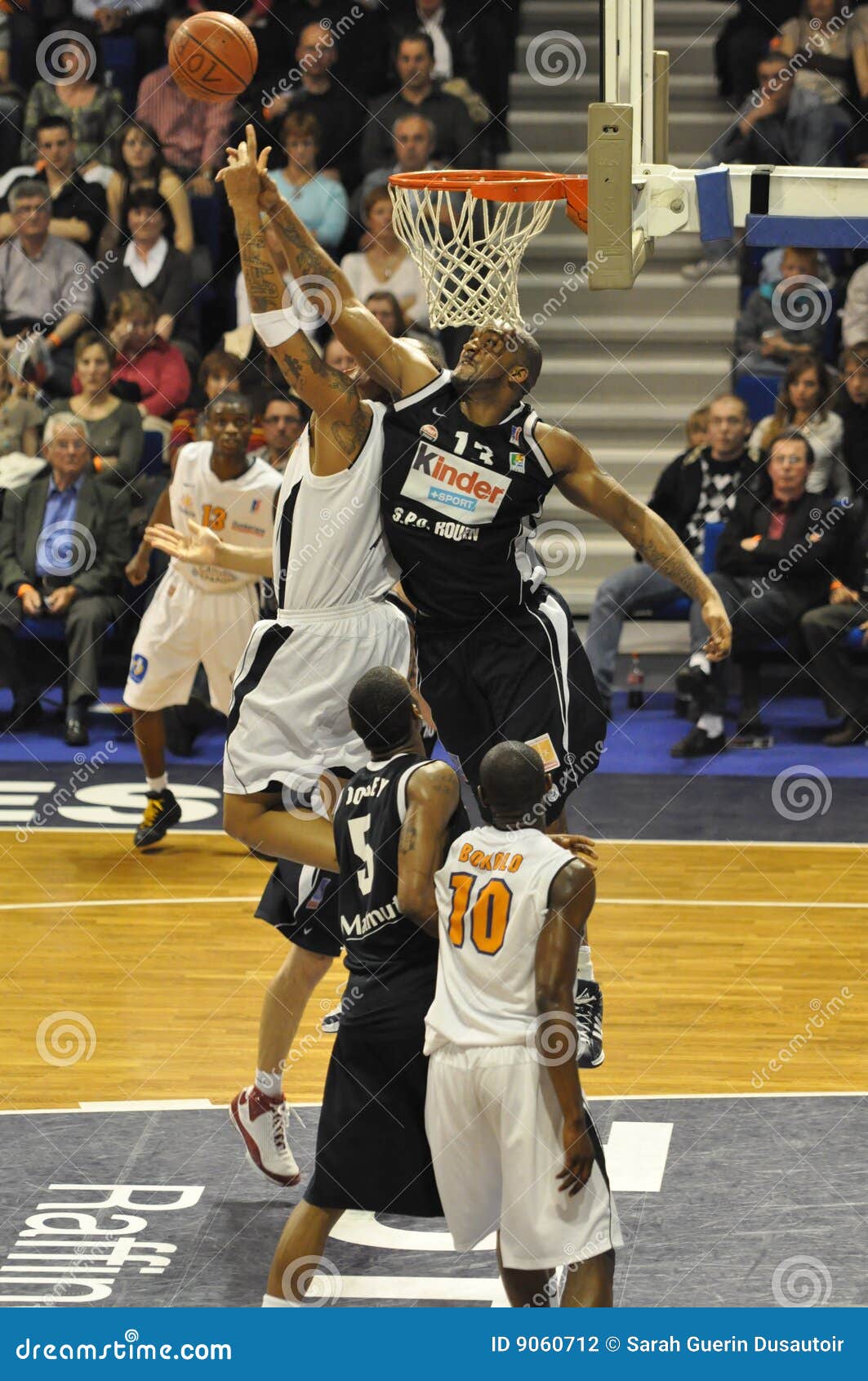 Pallacanestro fotografia editoriale. Immagine di cerchio - 9060712