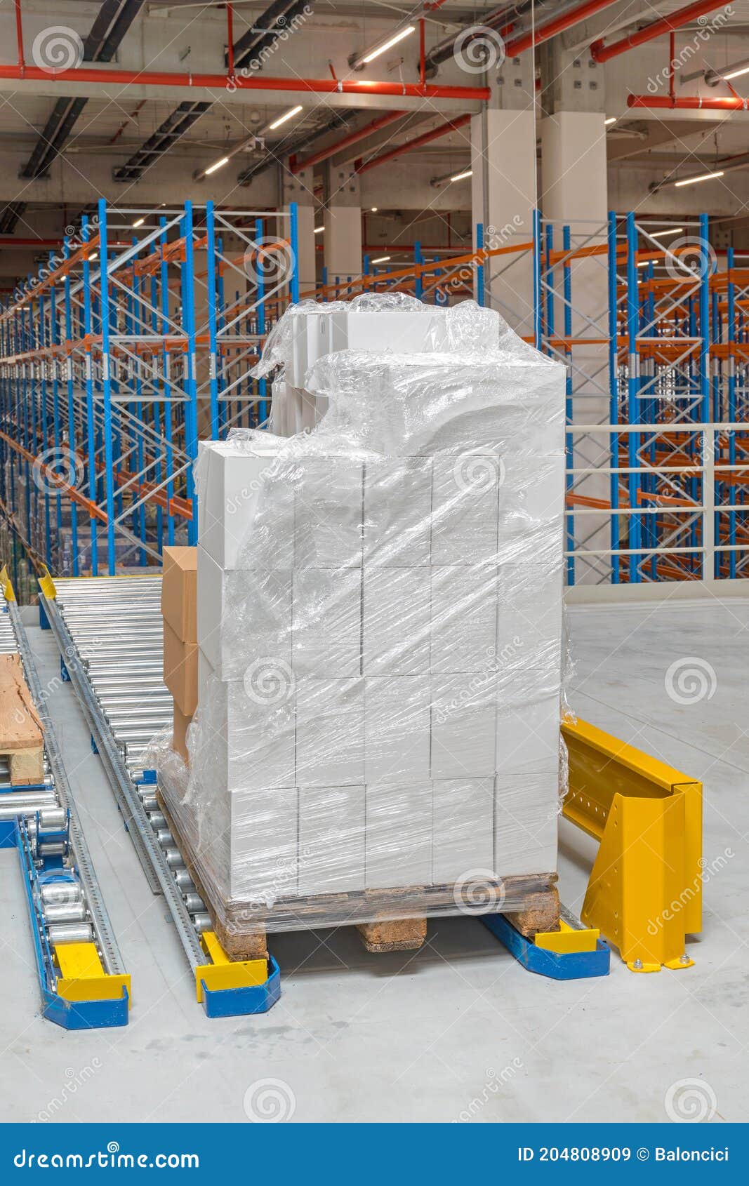 Pallet Boxes Gravity Flow stock image. Image of storage - 204808909