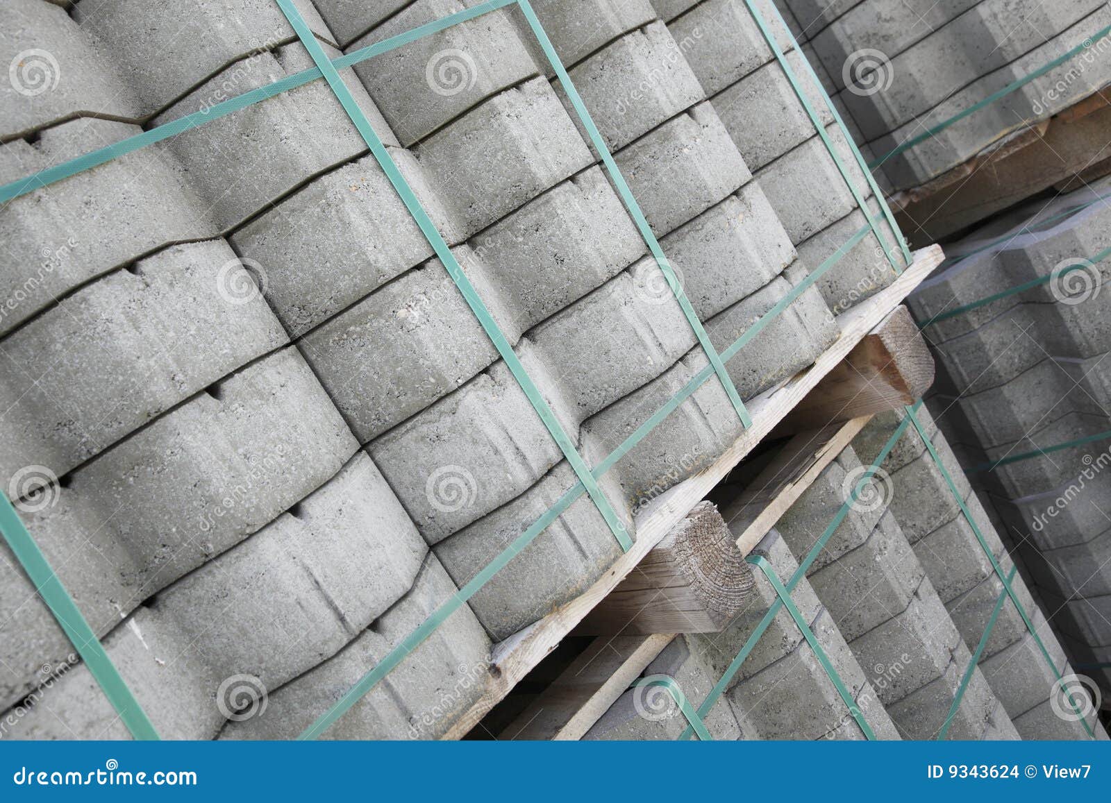 Pallets van steenblokken stock foto. Image of stenen, zwaar - 9343624