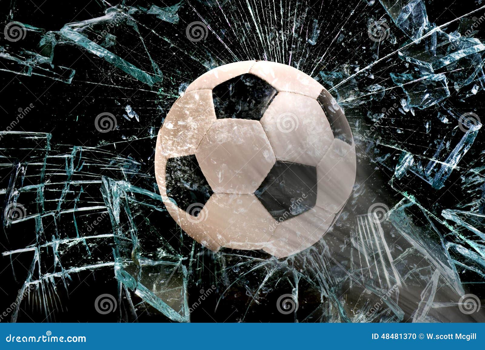 Pallone Da Calcio Attraverso Vetro Fotografia Stock - Immagine di ...