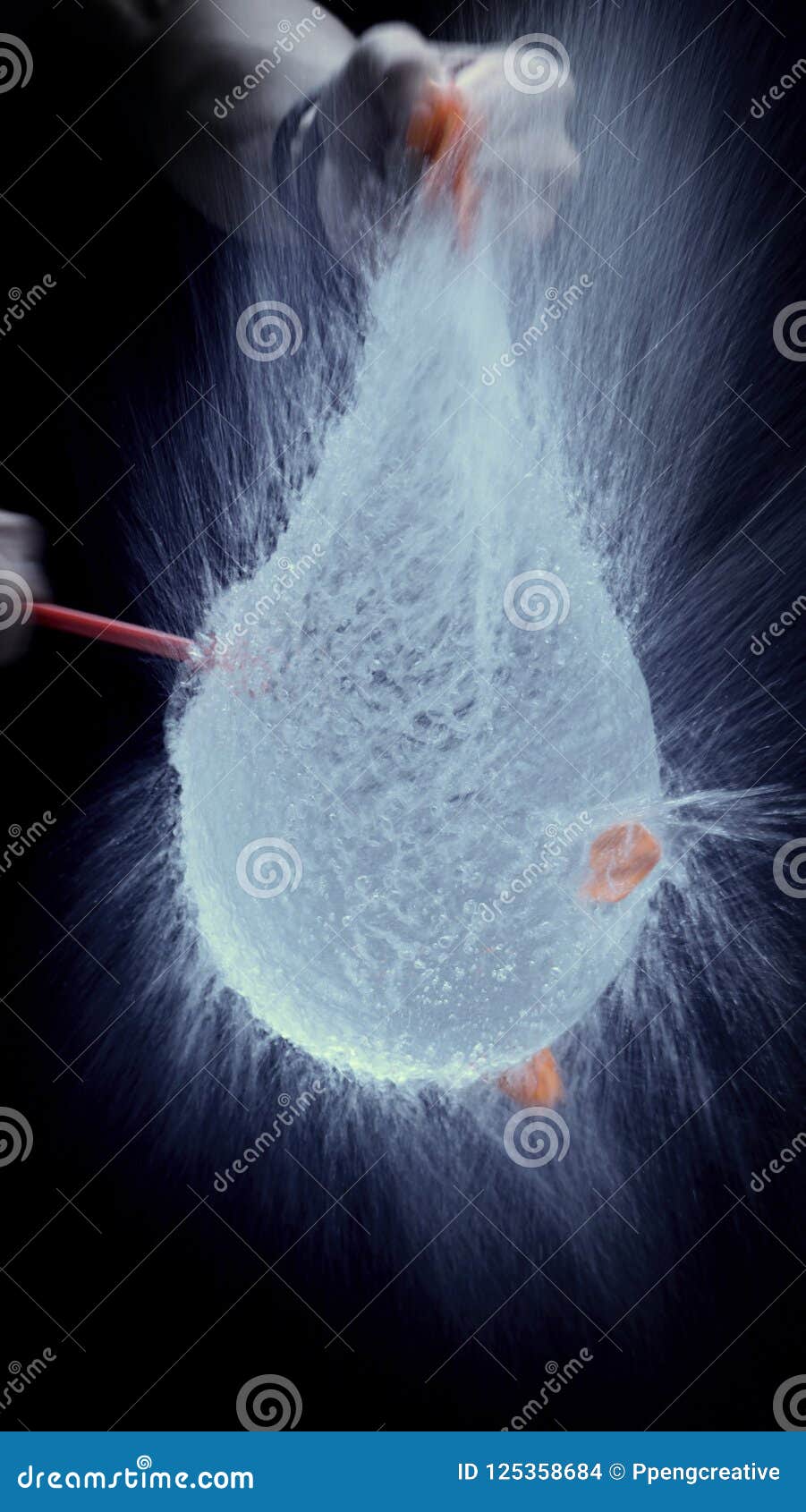 Pallone Di Acqua Che Esplode O Che Spruzza Fotografia Stock - Immagine ...