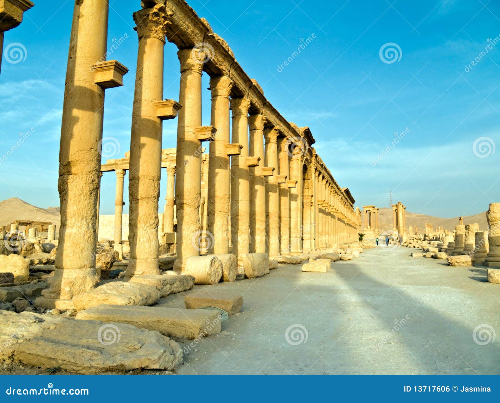 Palmyra Syrien stockfoto. Bild von spalte, osten, kultur - 13717606