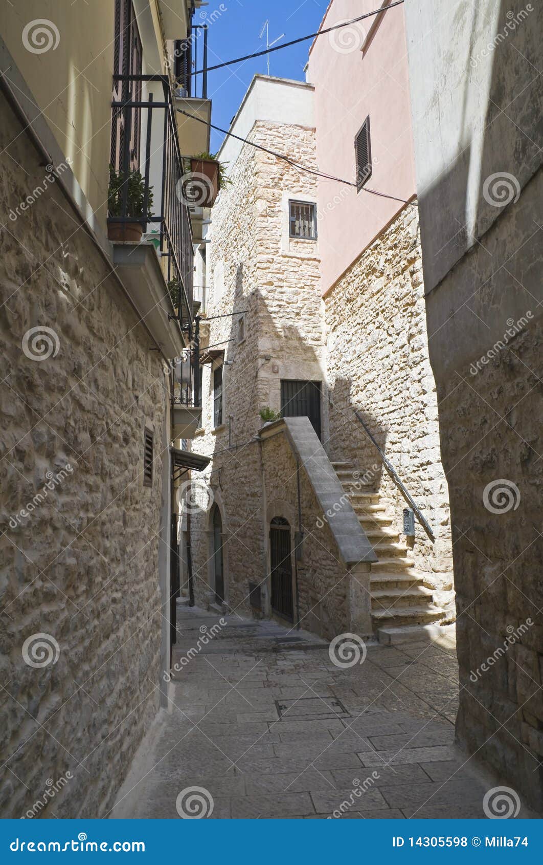Palo Del Colle Oldtown. Apulia Stock Photo - Image of palo, blue: 14305598