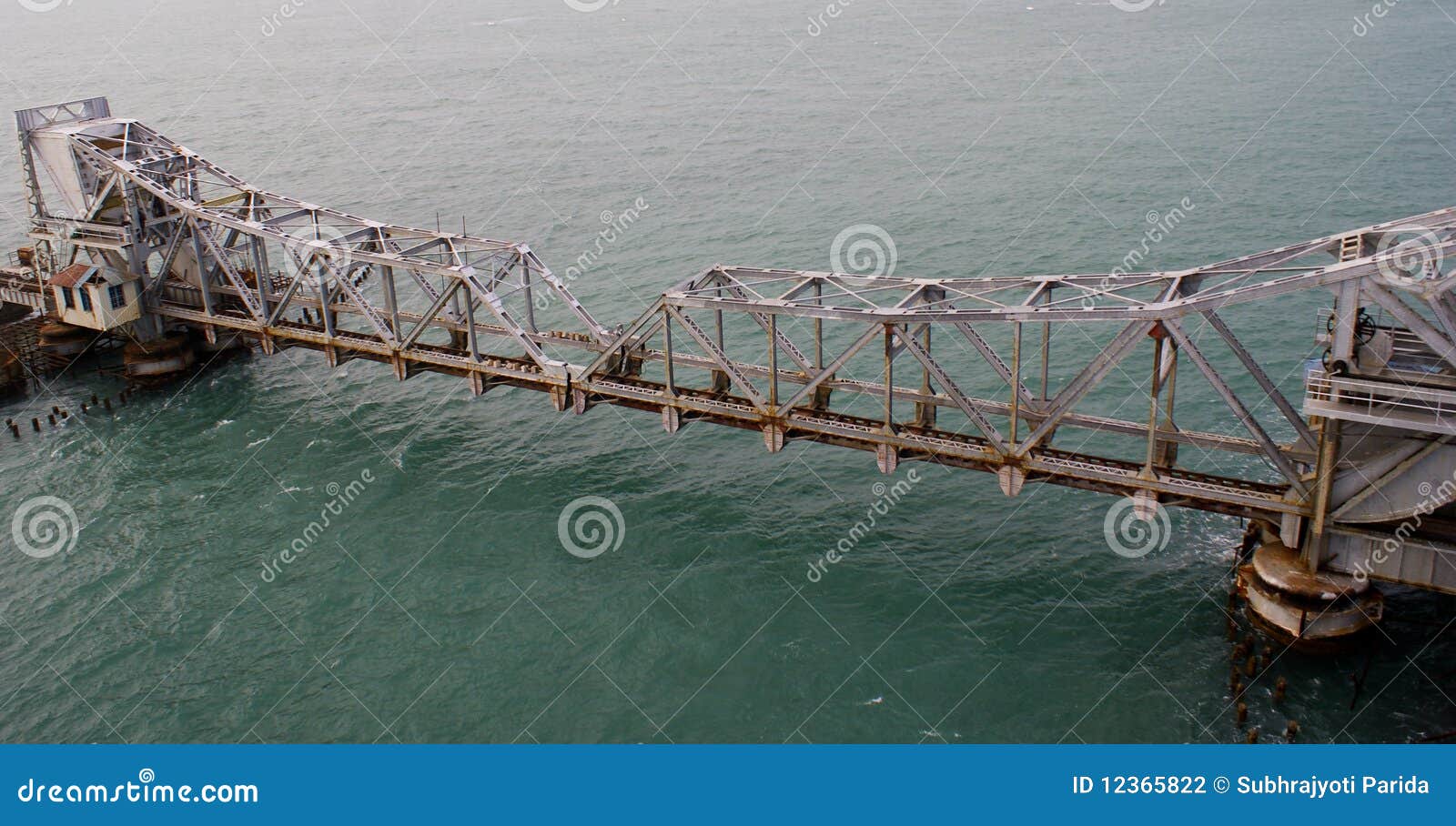Pamban Railway Bridge Across the Indian Ocean Editorial Photography ...