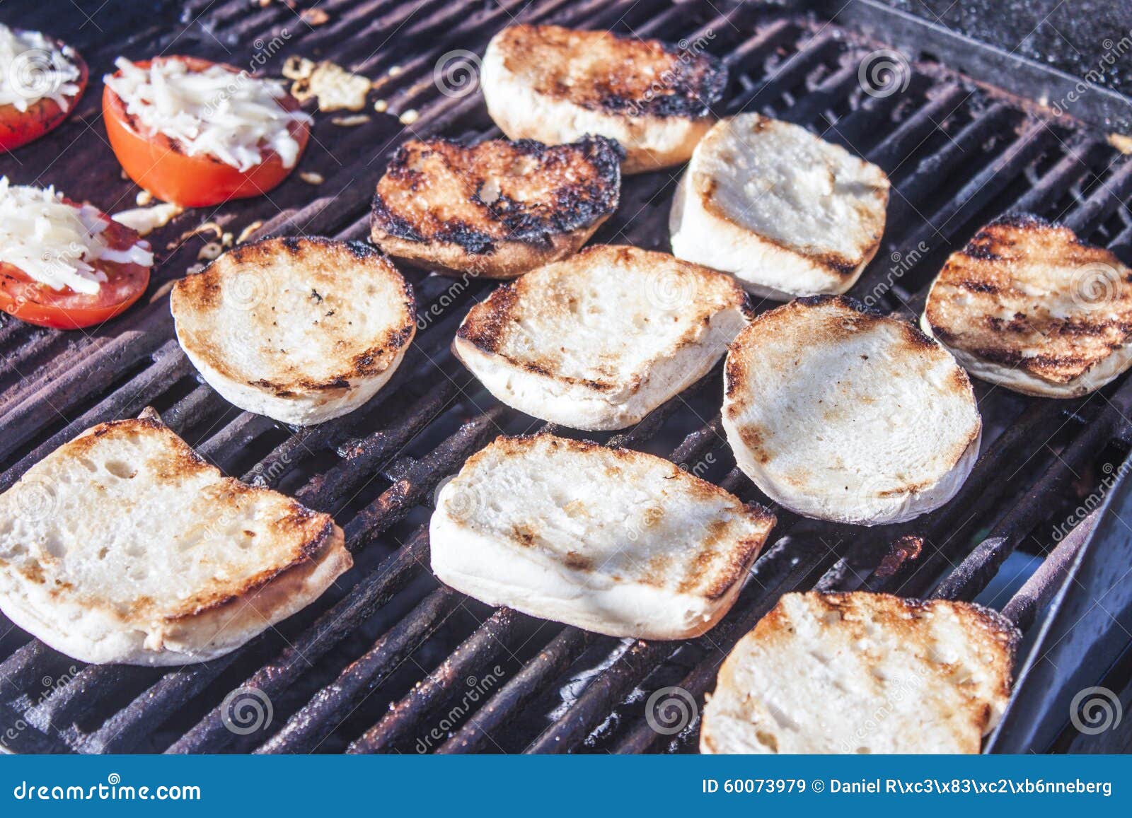 Pan asado a la parilla imagen de archivo. Imagen de bocado - 60073979
