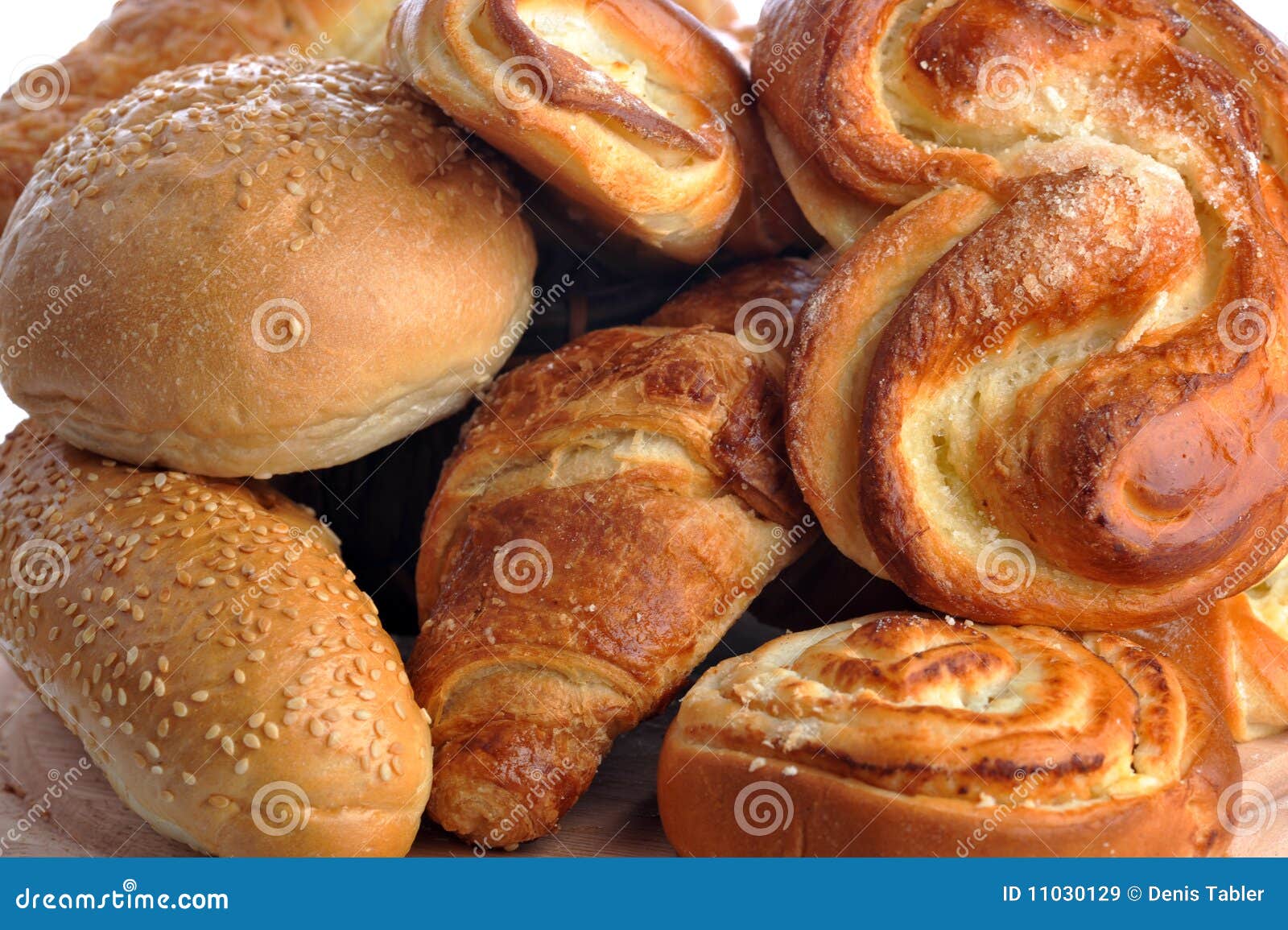 Pan cocido al horno fresco imagen de archivo. Imagen de horizontal ...