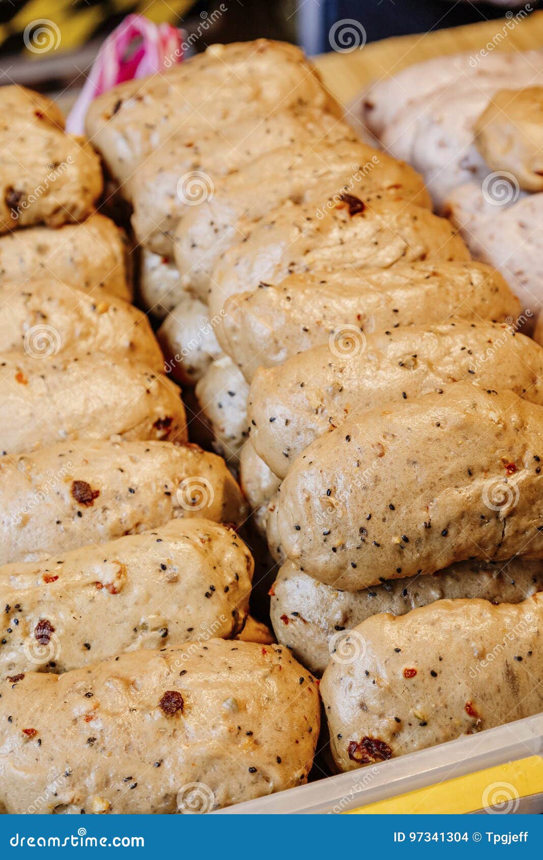 Pan cocido al vapor granos foto de archivo. Imagen de bocado - 97341304