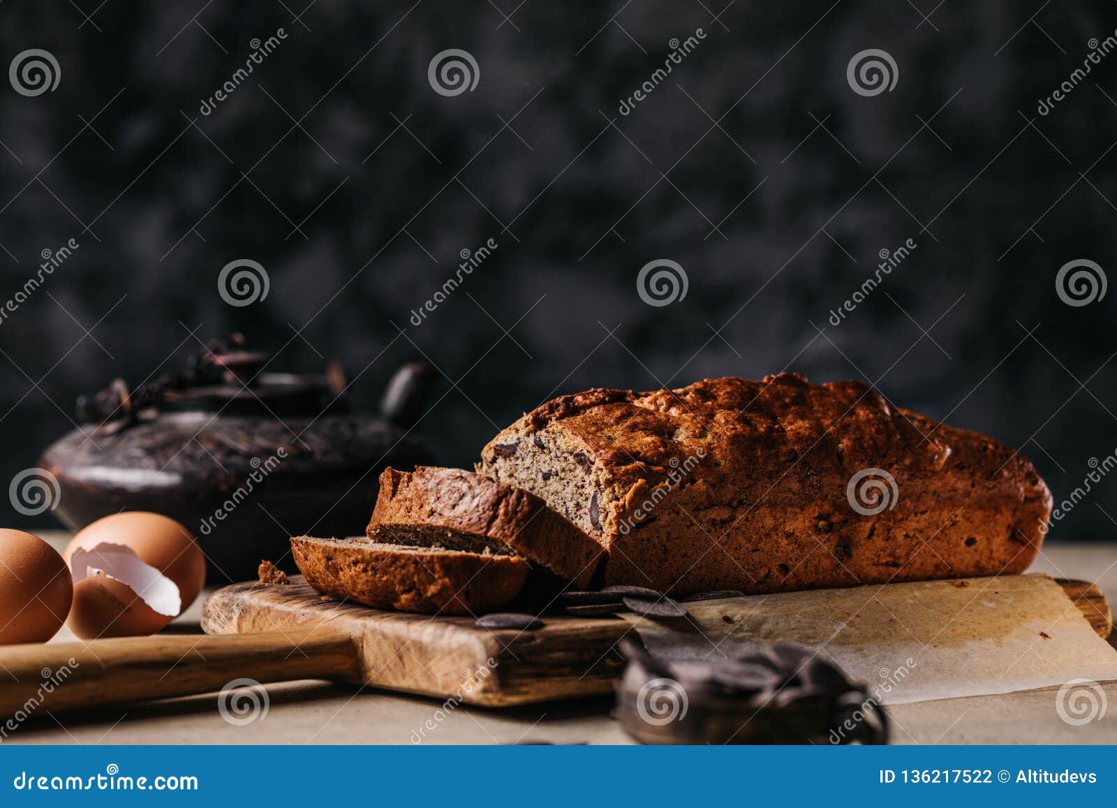 Pan Compuesto Del Pan Servido En Rebanadas Foto de archivo - Imagen de ...