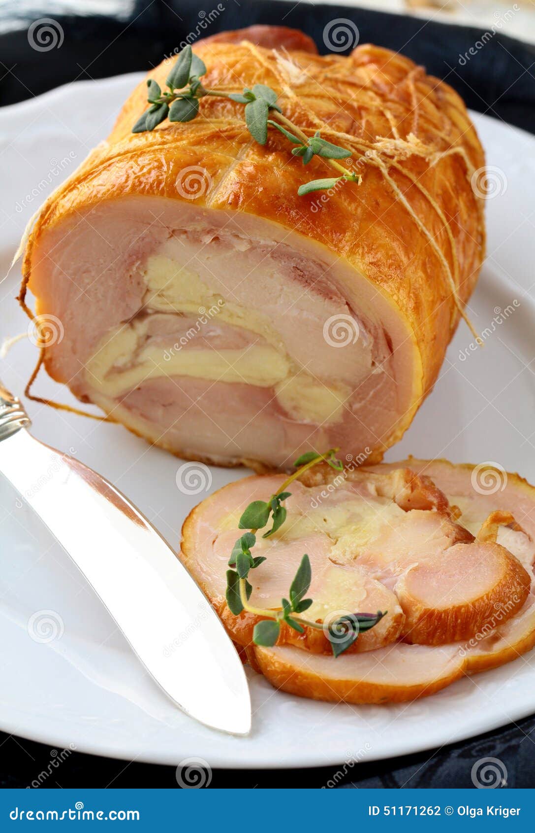 Pan Con Carne Con El Pavo (pollo) Con Las Hierbas Foto de archivo ...