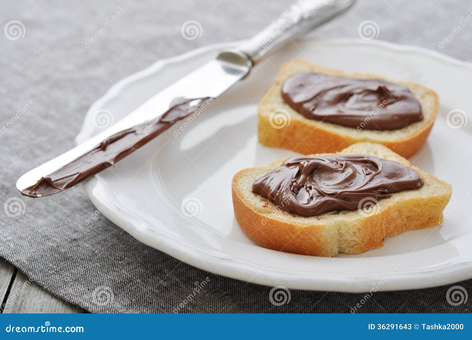 Pan Con Crema De La Avellana Imagen de archivo - Imagen de desayuno ...