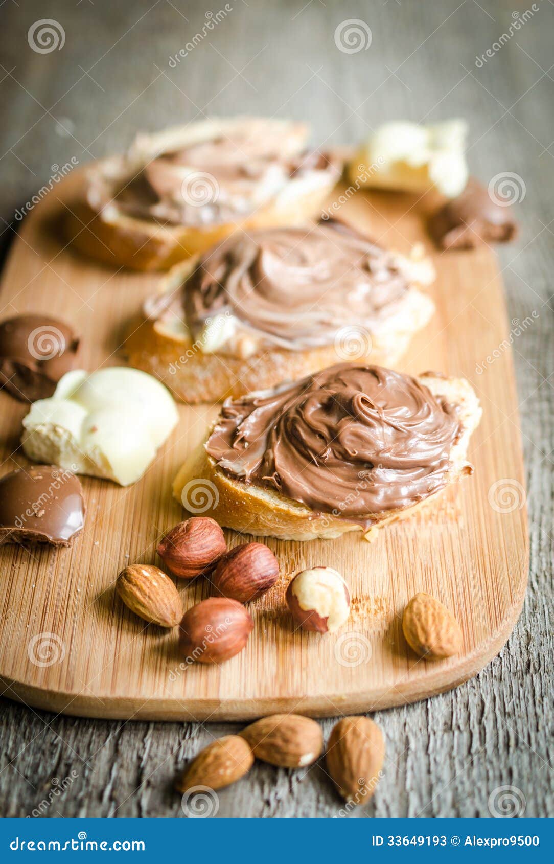 Pan Con Crema Del Chocolate Imagen de archivo - Imagen de grupo, postre ...