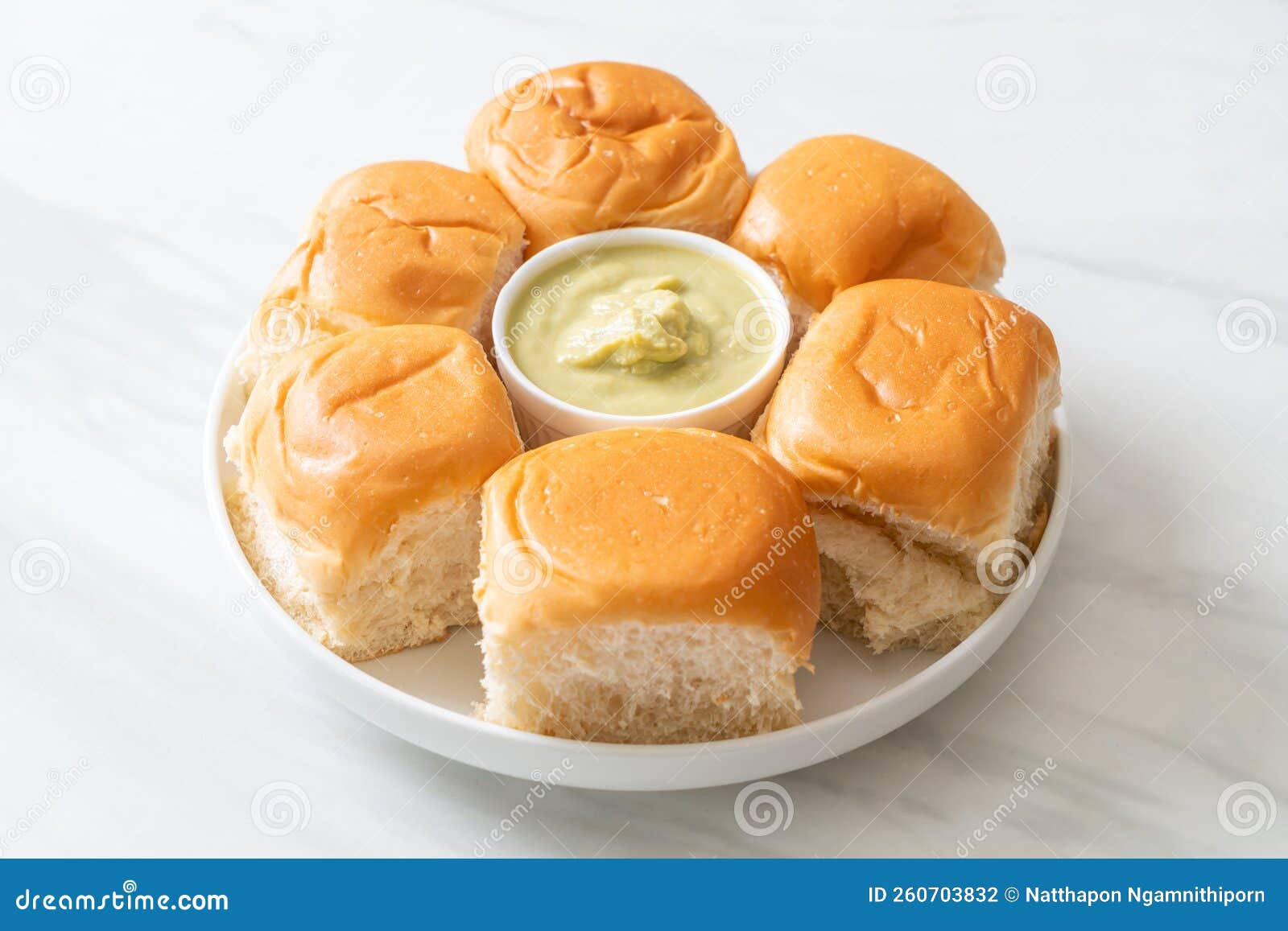 Pan con crema thai pandan foto de archivo. Imagen de desayuno - 260703832