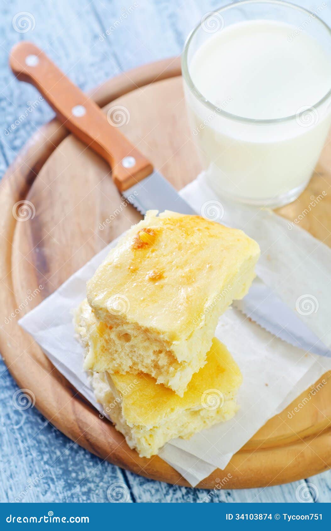 Pan con leche foto de archivo. Imagen de comienzo, cereal - 34103874