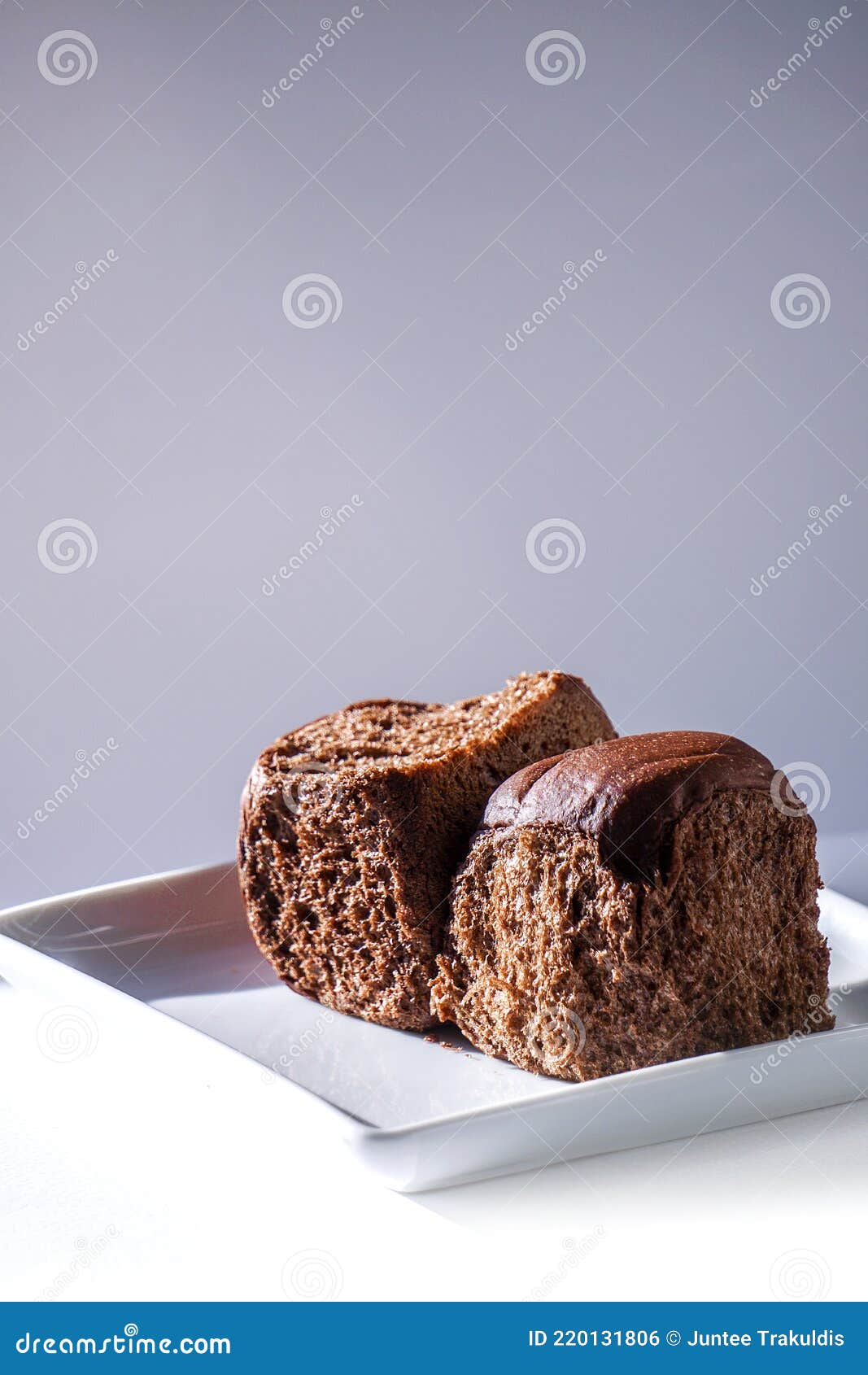 Pan con sabor a chocolate foto de archivo. Imagen de chocolate - 220131806