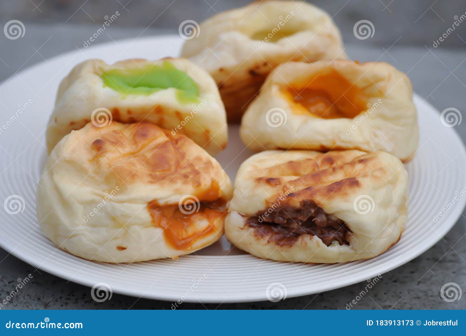 Pan De Bollo O Pan De Mantequilla Con Chocolate Imagen de archivo ...