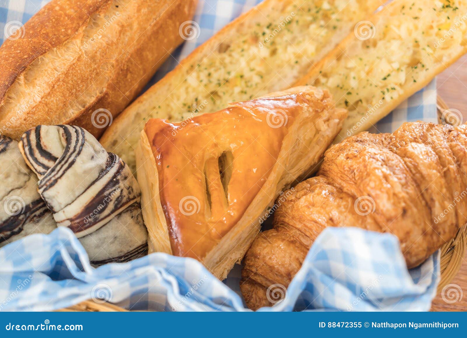 Pan de la mezcla imagen de archivo. Imagen de desolado - 88472355