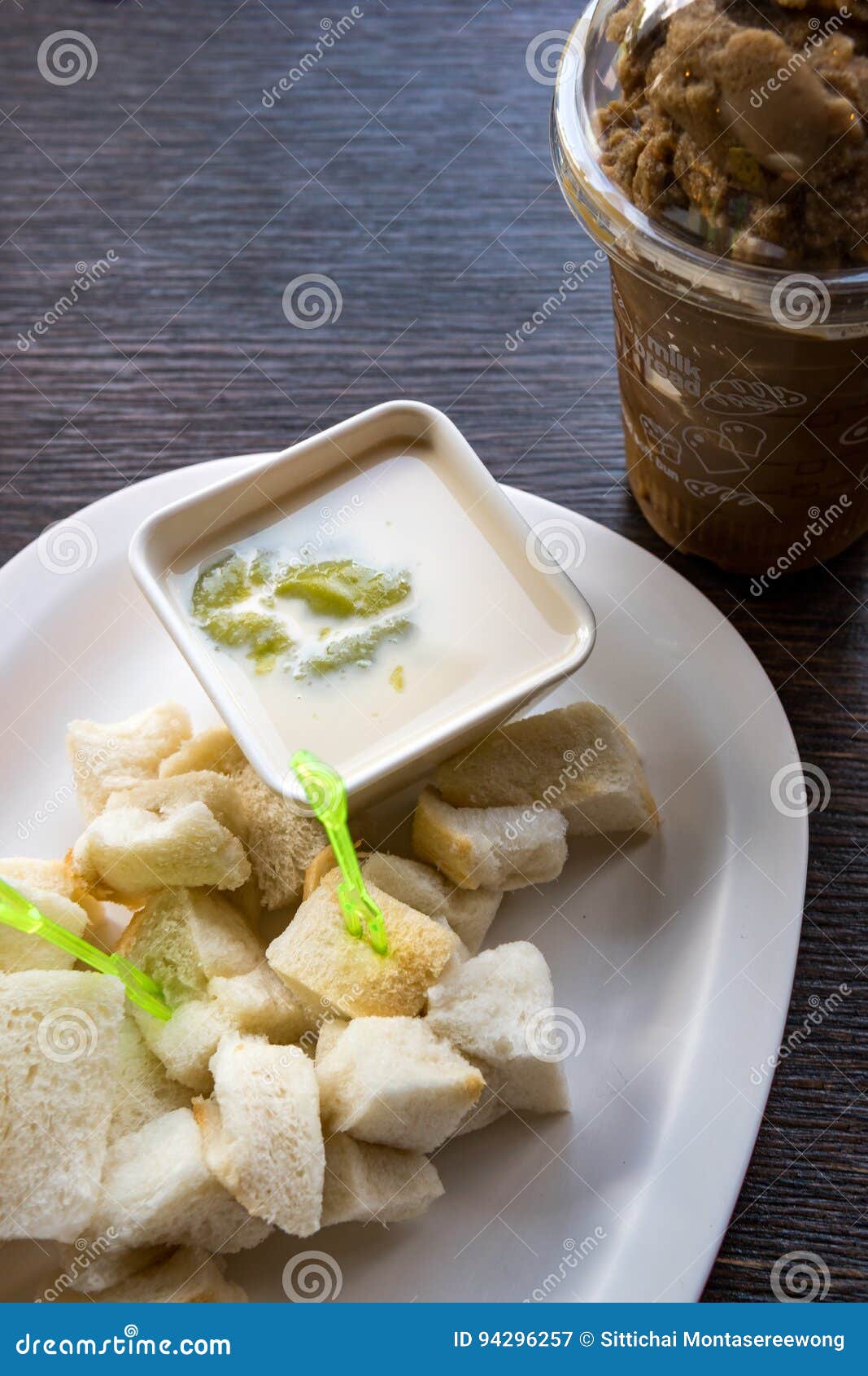 Pan De Las Natillas Con Delicioso Imagen de archivo - Imagen de plato ...
