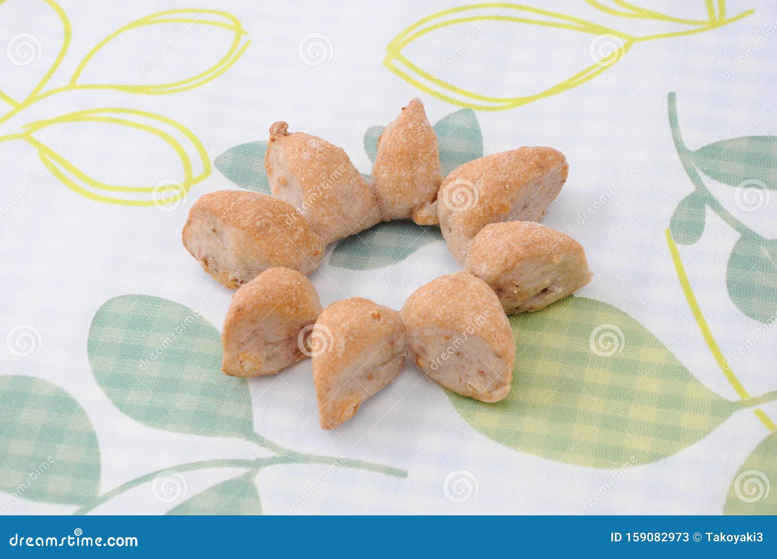 Pan De Sol Sobre Tela De Mesa Imagen de archivo - Imagen de plato ...