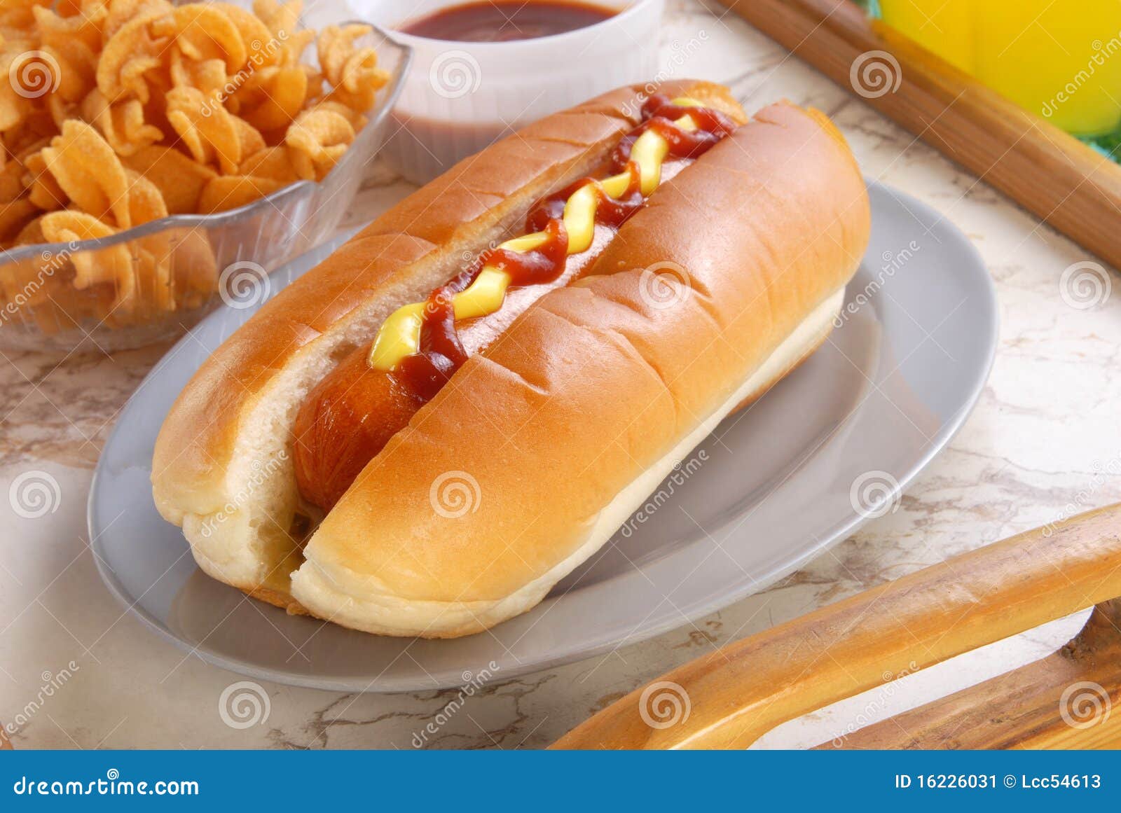 Pan del perrito caliente imagen de archivo. Imagen de fondo - 16226031