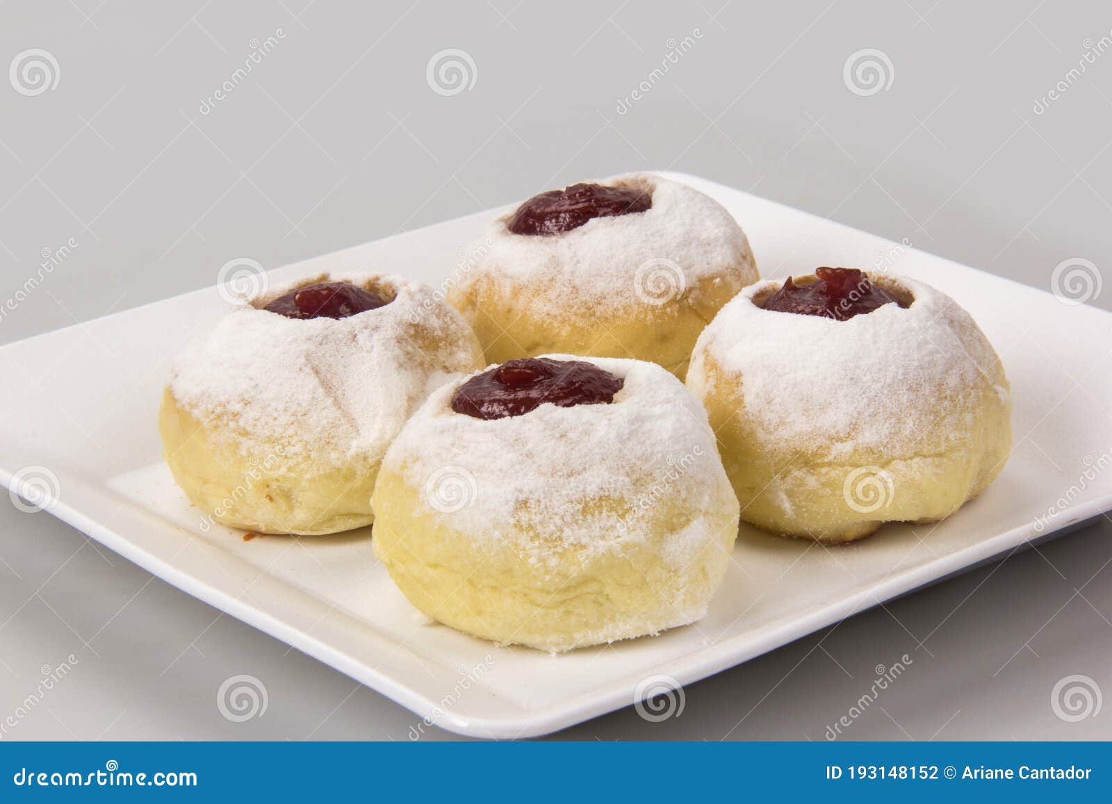 Pan Dulce Relleno De Mermelada De Guayaba. Foto de archivo - Imagen de ...