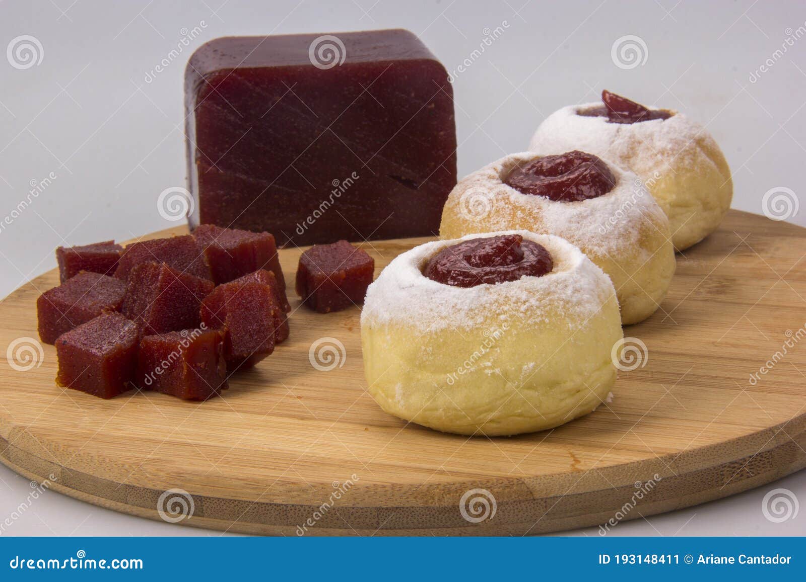 Pan Dulce Relleno De Mermelada De Guayaba. Imagen de archivo - Imagen ...