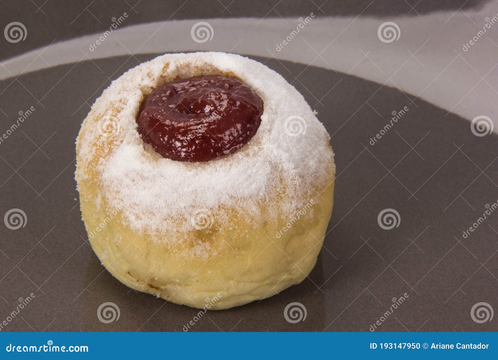 Pan Dulce Relleno De Mermelada De Guayaba. Foto de archivo - Imagen de ...