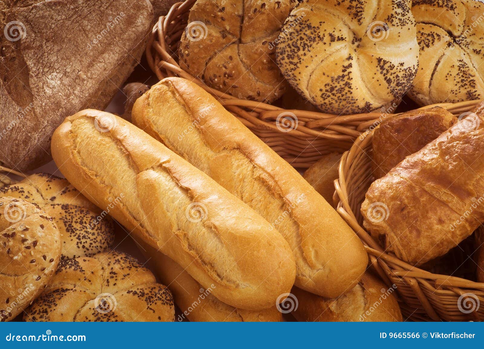Pan fresco y pasteles foto de archivo. Imagen de bagueta - 9665566