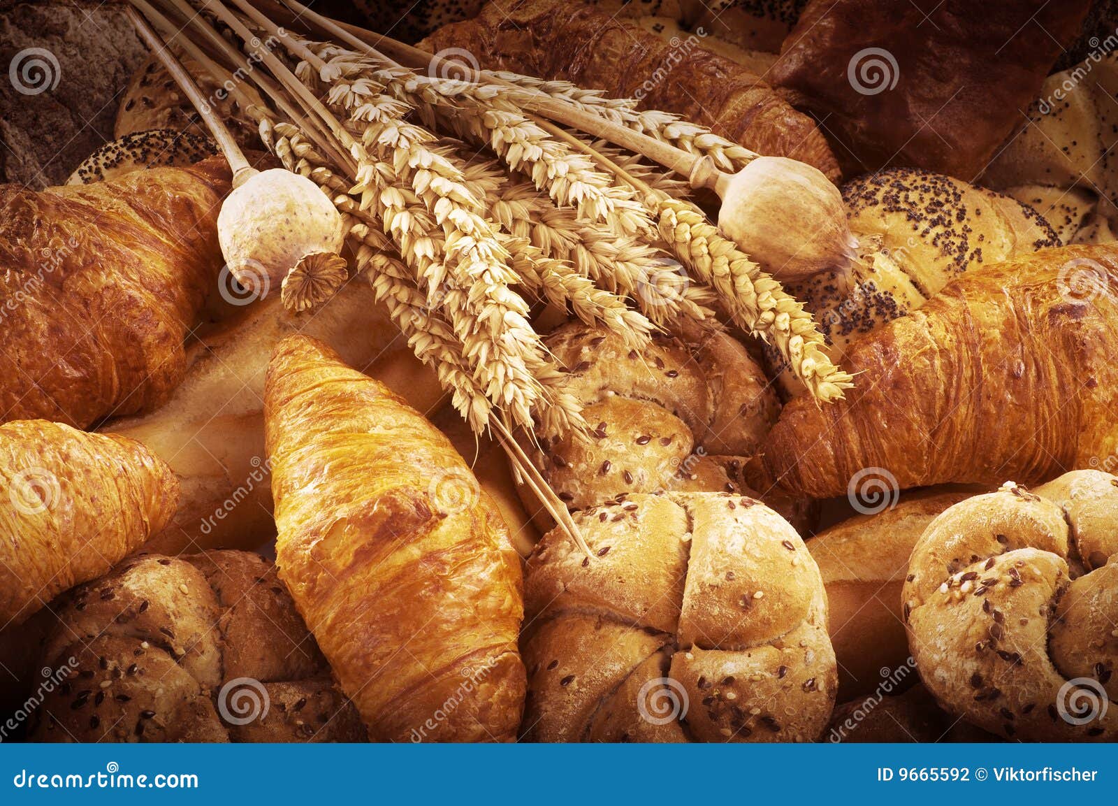 Pan fresco y pasteles foto de archivo. Imagen de hornada - 9665592