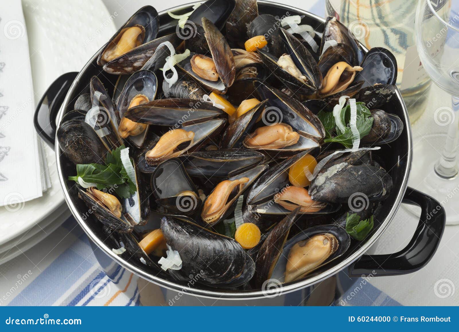 Pan with Fresh Cooked Mussels Stock Photo - Image of shells, ingredient ...