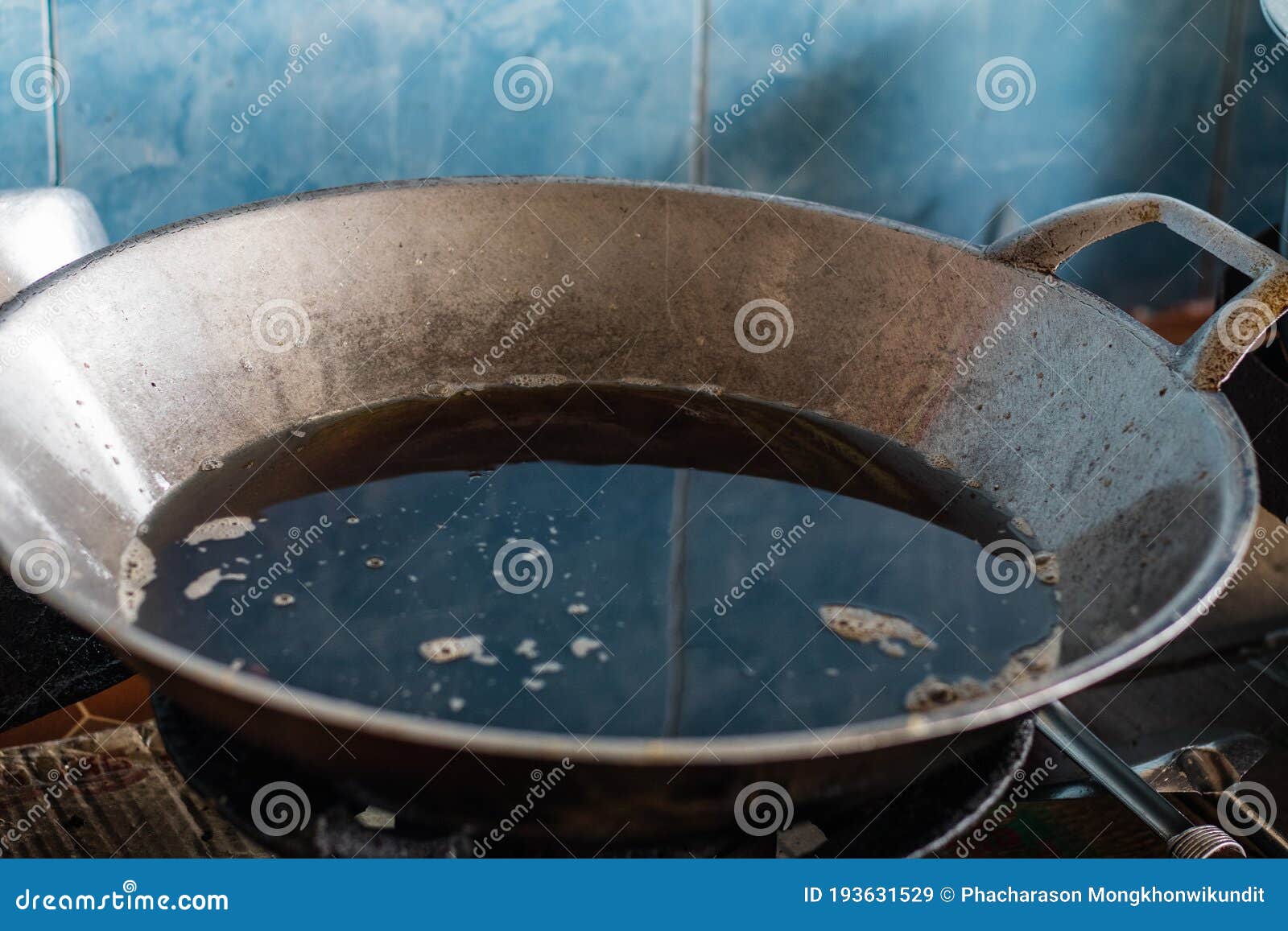 The Pan is Full of Oil in the Pan Stock Image - Image of crispy, danger ...