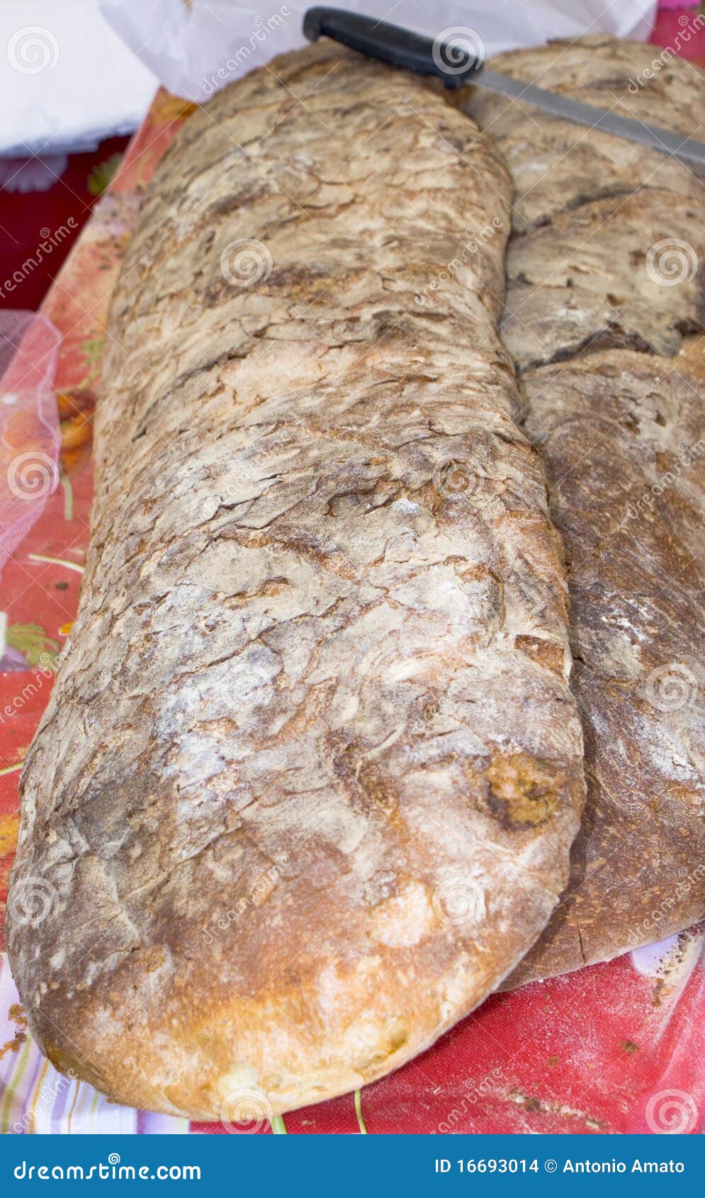 Pan gigante foto de archivo. Imagen de vivir, comida - 16693014