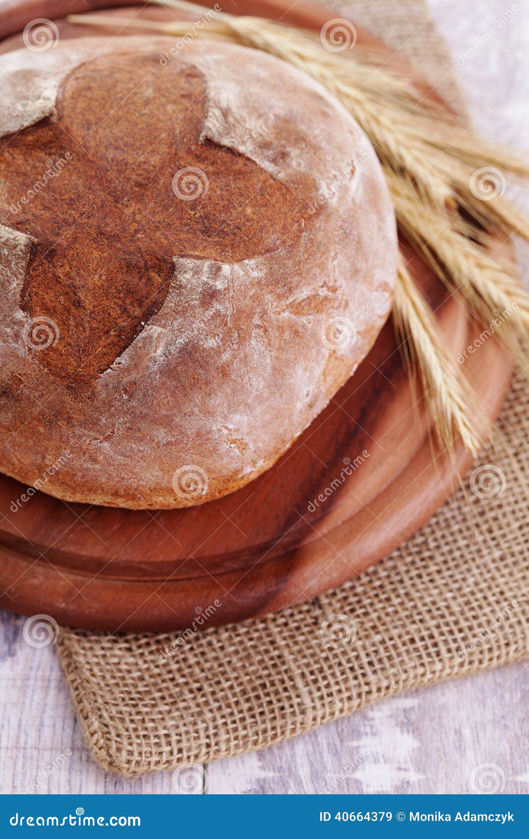 Pan hecho en casa imagen de archivo. Imagen de desayuno - 40664379