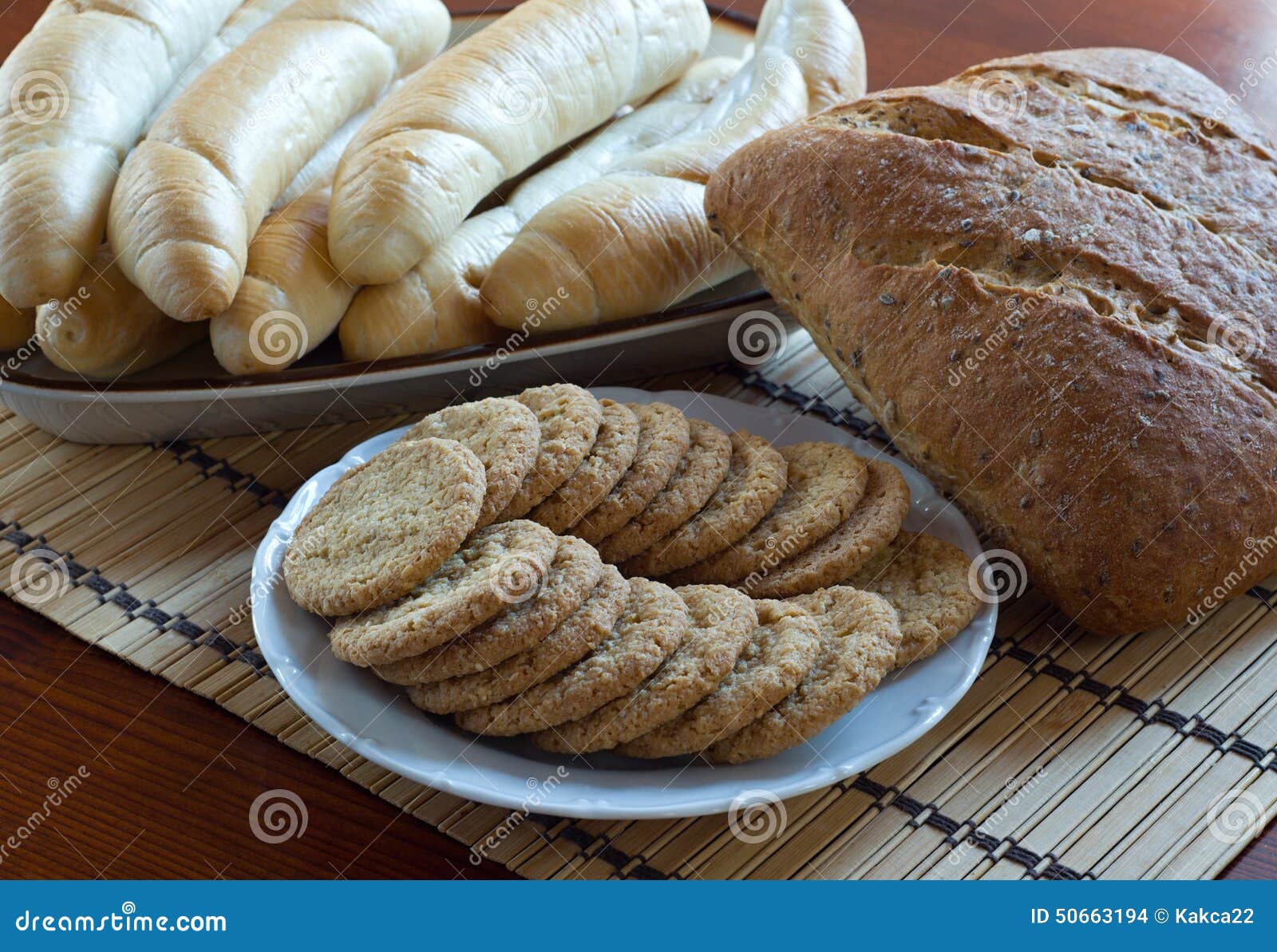 Pan Integral, Rollos Y Galletas Foto de archivo - Imagen de pasteles ...