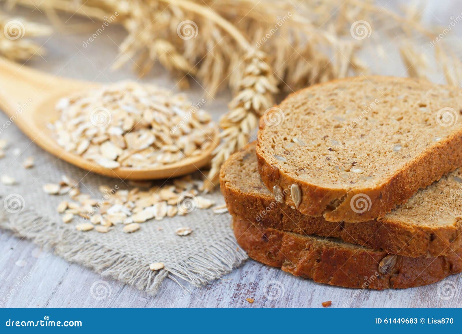 Pan integral sano imagen de archivo. Imagen de ingrediente - 61449683
