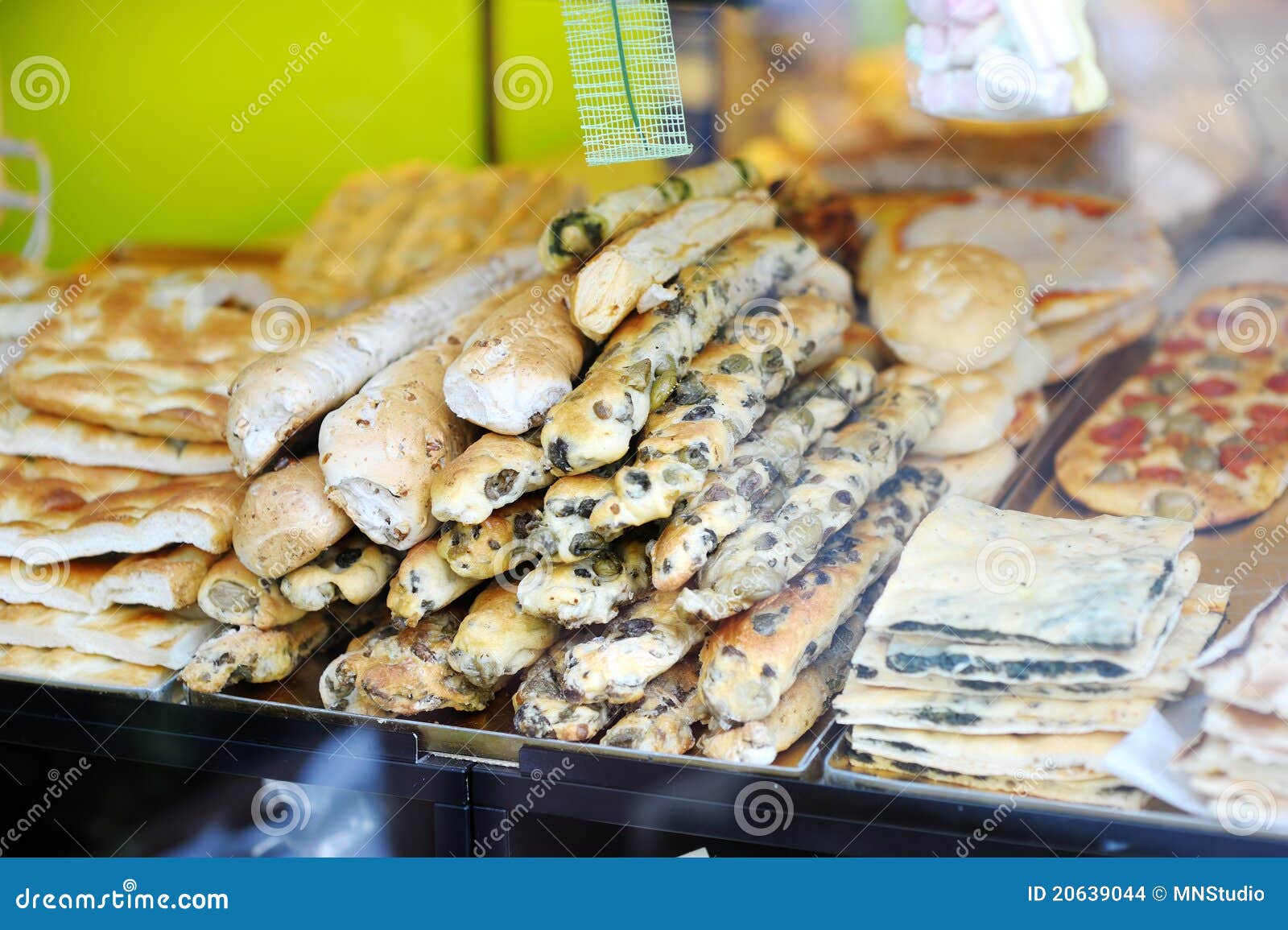 Pan italiano foto de archivo. Imagen de harina, sano - 20639044