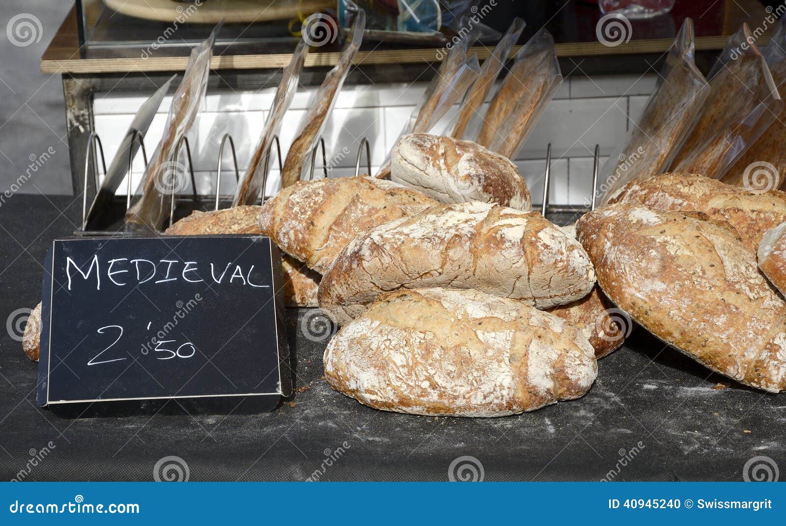 Pan Medieval Recientemente Cocido Foto de archivo - Imagen de sano ...