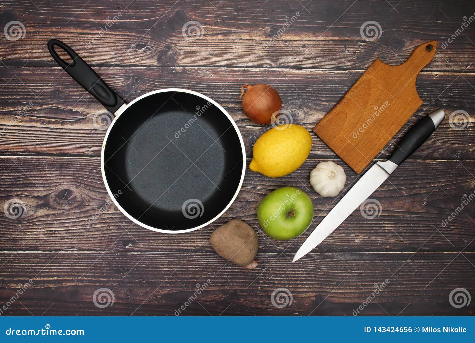 Pan-Messer Und Obst Und Gemüse Stockfoto - Bild von schreibtisch, essen ...
